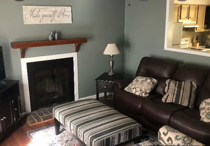 Simple, Cozy Ranch. Convenient Location! - Roanoke, VA