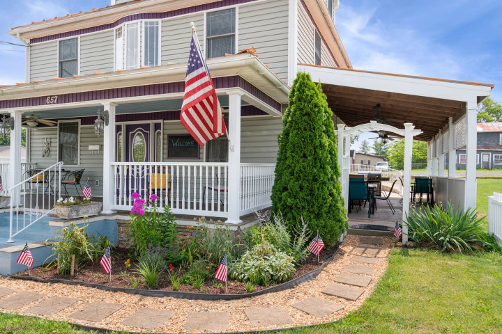 Awesome Victorian House On Main St - Luray, VA