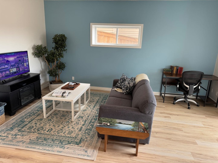Warm & Welcoming Walk Out Suite (Mountain View) - Cochrane