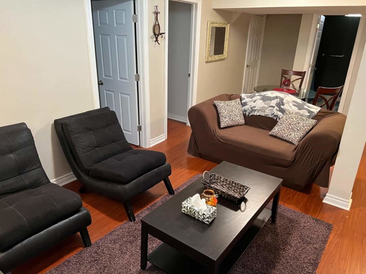 Sous-sol Confortable De 2 Chambres Près De Deux Lacs - Richmond Hill