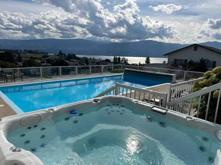 Hotel Size Heated Pool Hot Tub Vineyard & Views - Kelowna