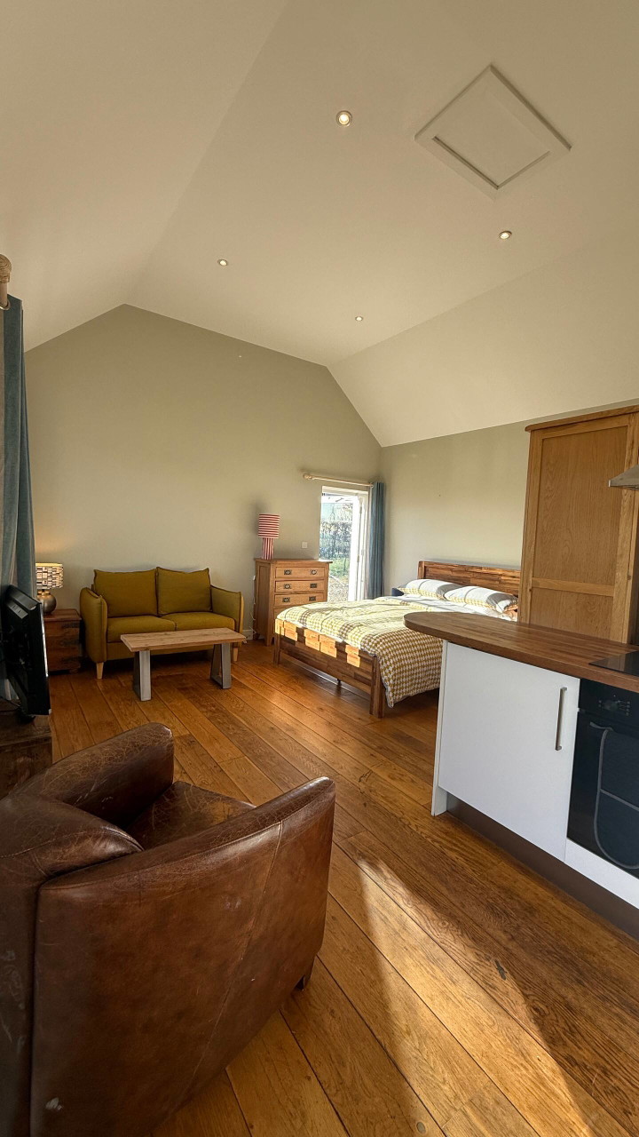 Large Studio, Farm Based, Great Views (Mungo's) - Berkshire