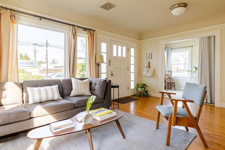 1920s Charming Downtown Cottage With Hot Tub - Bakersfield, CA