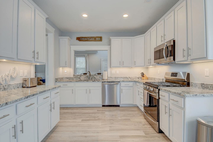 Quaint East Beach Bungalow, 1 Block From Beach. - Virginia Beach, VA