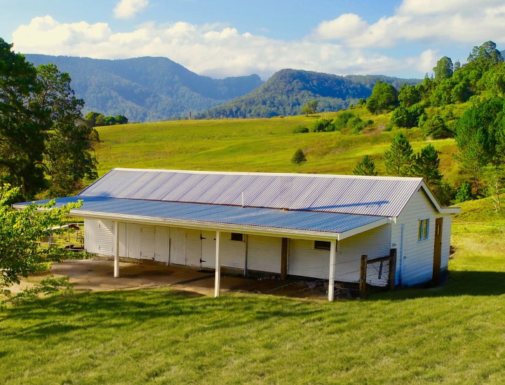"Highgrove" Dairy Bails Retreat On 180 Acre Estate - Nimbin