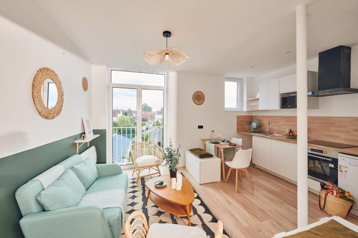 2 Bedroom Apartment · Garden View · 250 M From The Station - Lille