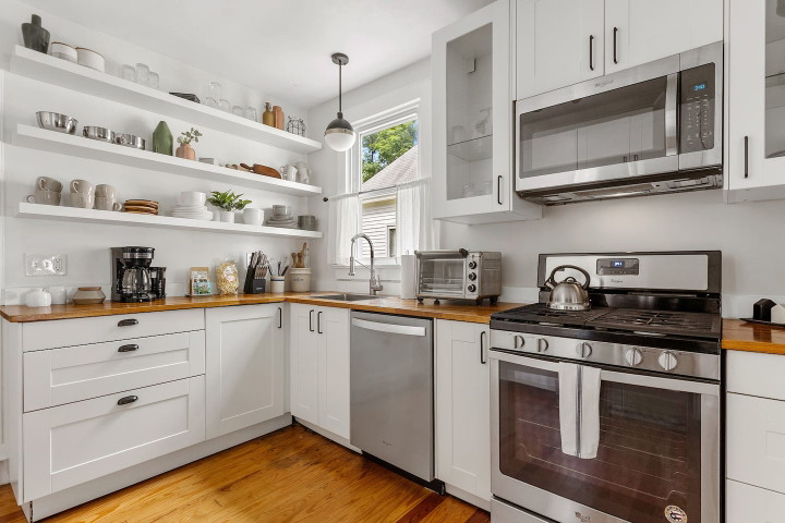 The Blue Door Farmhouse | 2br 1ba Near Dt Cola - South Carolina
