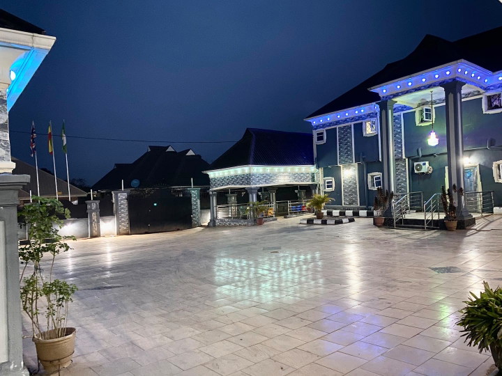 Vienna City Pub Hotel & Apartment - Benin City