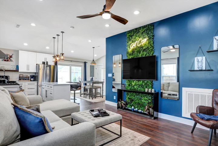 Near Downtown! Welcome To Highland Park Hideaway - Indianapolis, IN