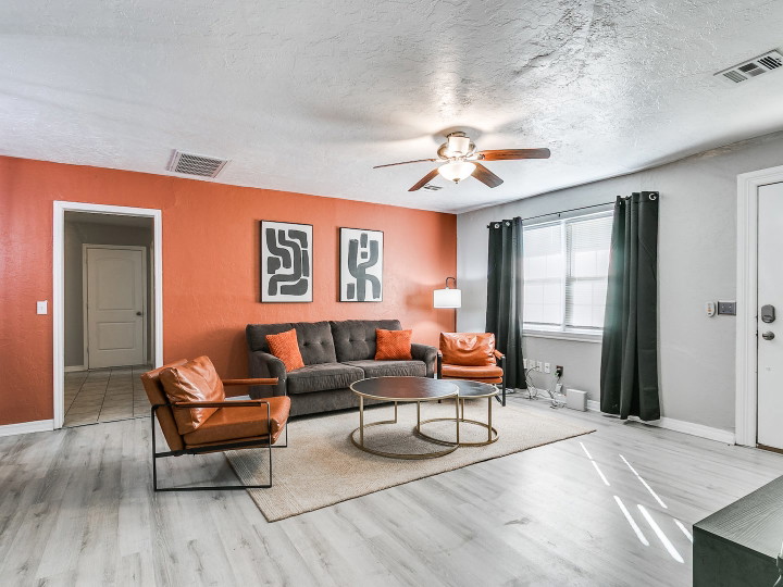Cozy 3 Bed Near Tinker Air Base. - Midwest City, OK