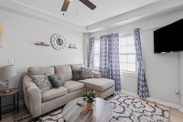 2br Haven: Modern Comforts, Timeless Charm - Hampton, VA