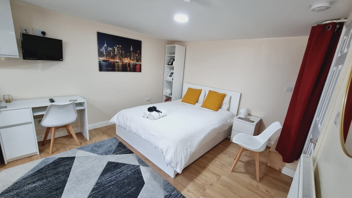 Gorgeous Studio Apartment-parking-garden Wi-fi-tv - Leeds