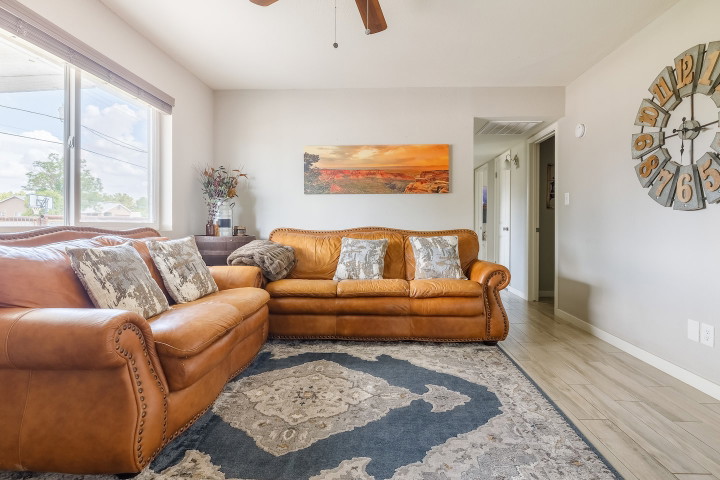 Cheerful 2 Bedroom Farm House W/country Atmosphere - Queen Creek, AZ