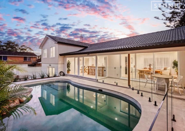 Modern Retreat With Pool & Stunning Outdoor Space - Newcastle
