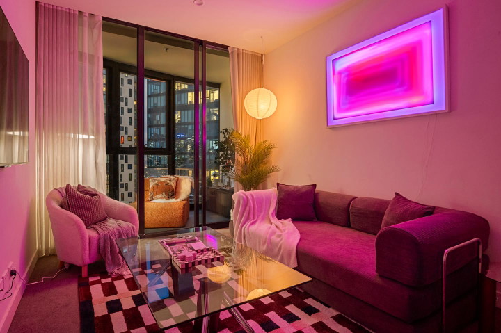 Crimson Hour · Luxe 2br · Pool, Sauna + Rooftop - Melbourne