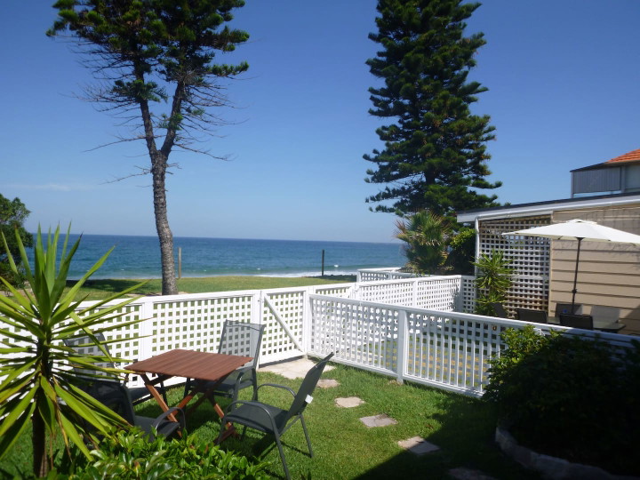 Private Beachfront Apartment Backyard To Beach; 3 - Manly