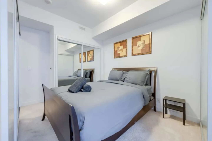 Charming 1br Condo With City View, Near Cn Tower - Toronto