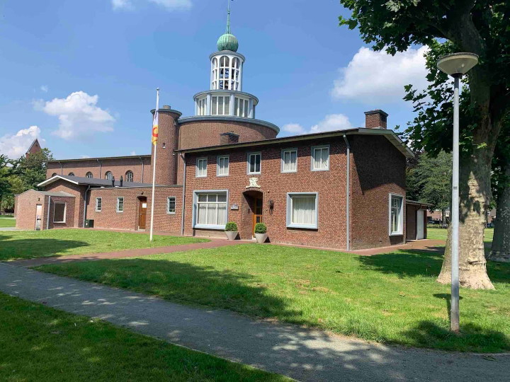 Gehele Woning, Voormalige Pastorie In Hartje Weert - Weert