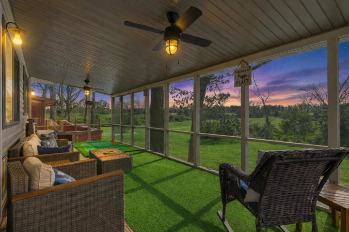 House Near Margaritaville, Pet-friendly W/ Garage - Sunrise Beach, MO
