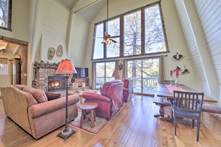 Spacious Family-friendly Cabin With Mountain Views - Lake Arrowhead, CA