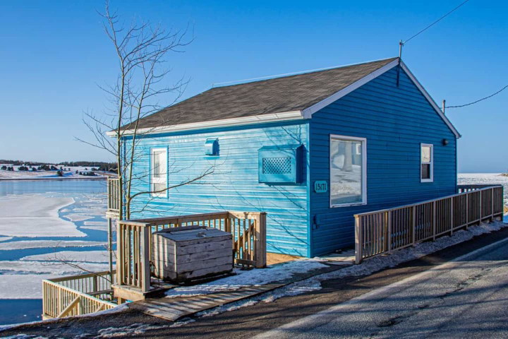 Seaside Shack Oceanfront Deck On The Cabot Trail - Cape Breton Island