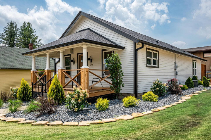 North House | Hot Tub Private Parking - Nashville, IN