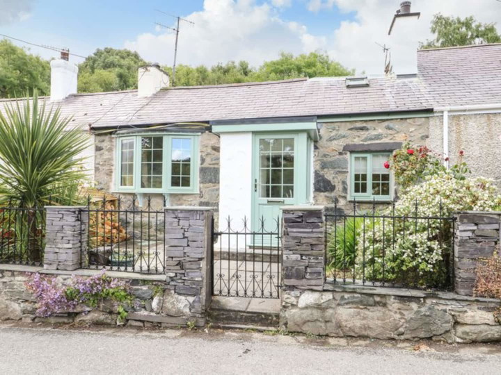 Snowdonia Getaway, Mountains, Hot Tub & Logburner - Llanberis
