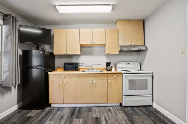 (Cozy Studio, 2bed, 1ba, W/ Kitchen.) - Fremont, CA