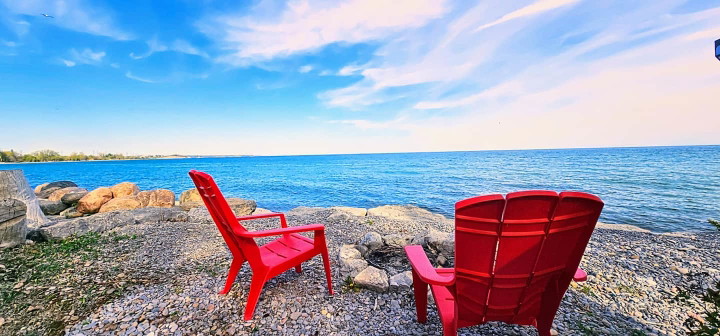 Love By The Water: Cozy And Romantic Loft - Bowmanville
