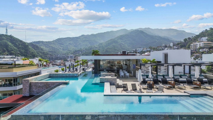 1br W/ Rooftop Pool, Bar + City Views | Old Town - Puerto Vallarta
