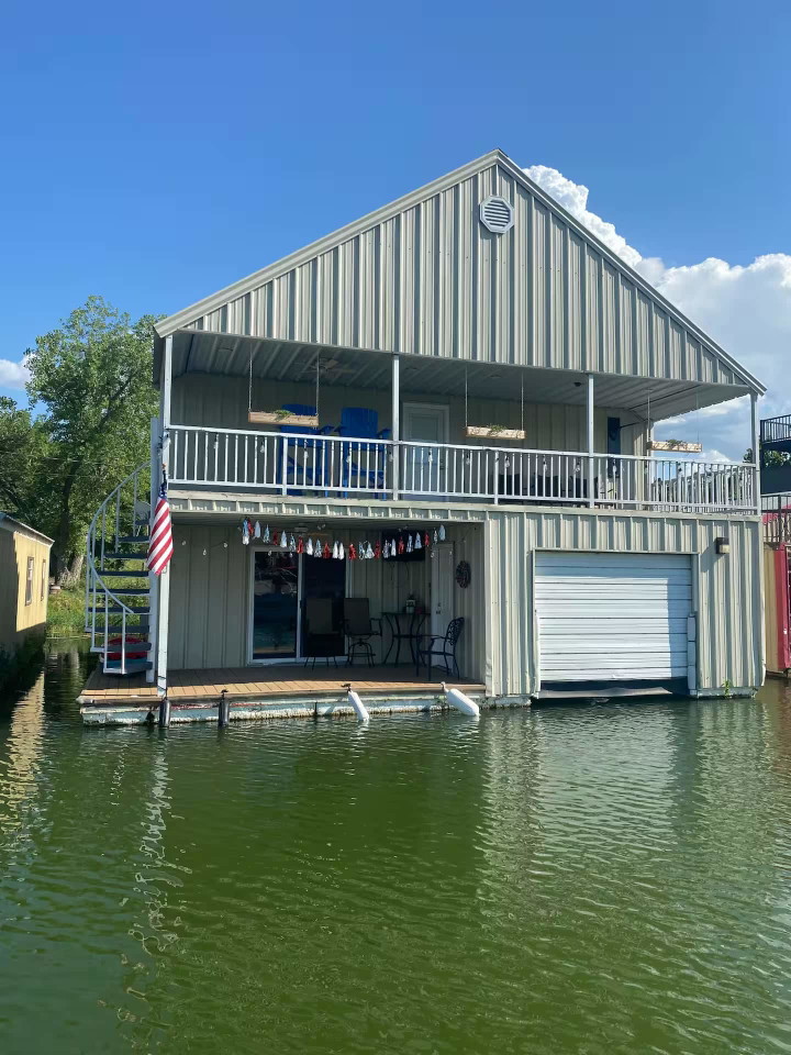 Lake Lawtonka Floating Boathouse! - Medicine Park, OK