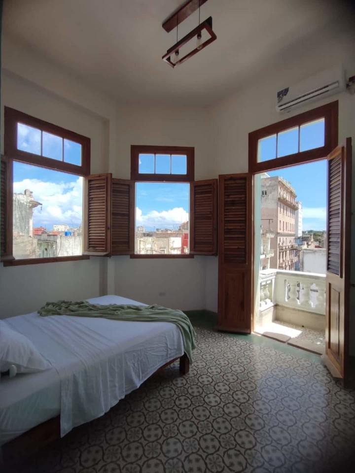 Casa Villegas 102 Con Respaldo Eléctrico Solar - Havana
