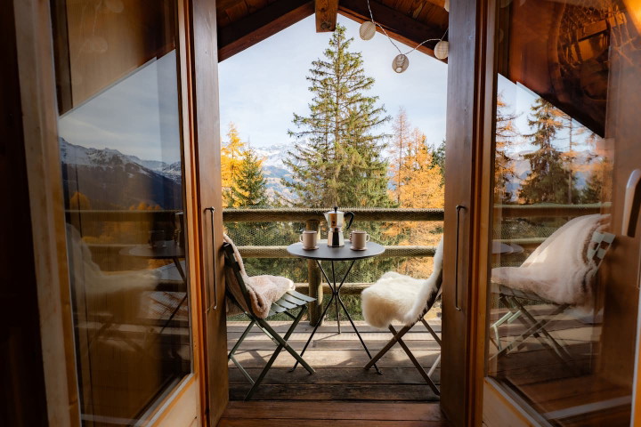 Le Grenier; Un Nid Douillet Mansardé Rempli De Sou - Verbier