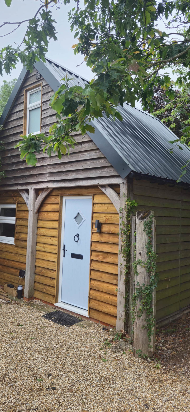 Self-contained Cosy Cabin In Quiet Rural Setting - Isle of Wight