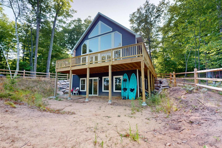 Lakefront Sunrise Lodge: Kayaks & Cozy Views - Rhinelander, WI