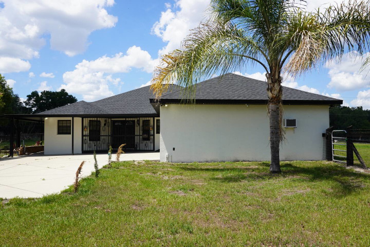 Modern Rustic Getaway - Zephyrhills, FL