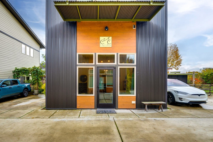 3 Blocks To Downtown! Cozy Sedro-woolley Retreat! - Sedro-Woolley, WA