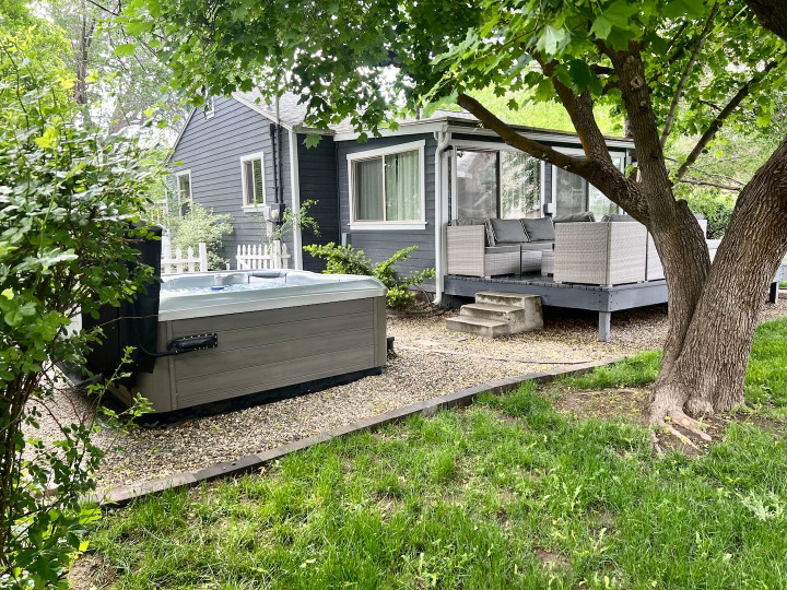 Hot Tub + Fenced Yard | 3br, Whole Home Not Shared - Salt Lake City, UT