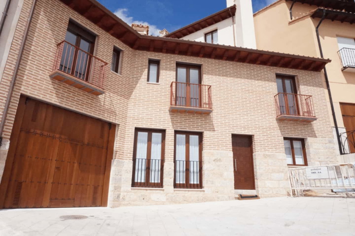 Beautiful And Cozy Newly Built House - Toro