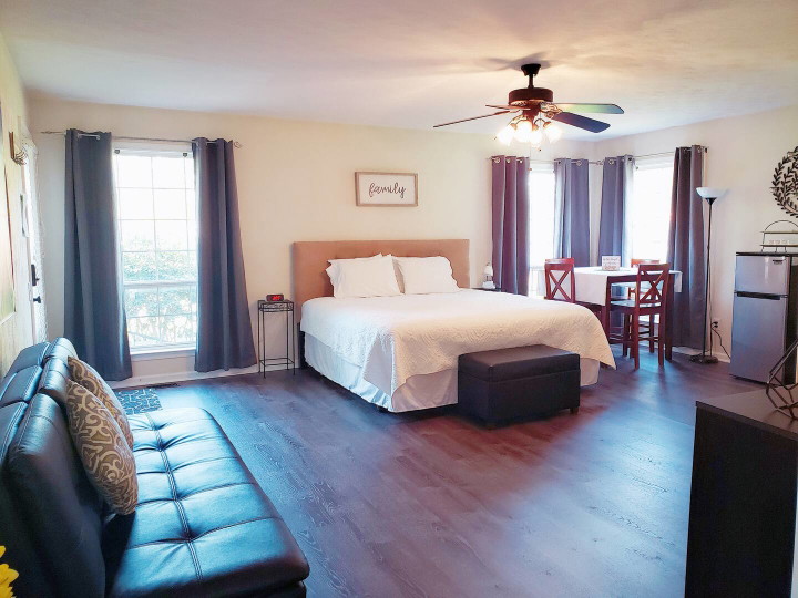 King Guest Suite - A Family Vacation Rental - Chesapeake, VA