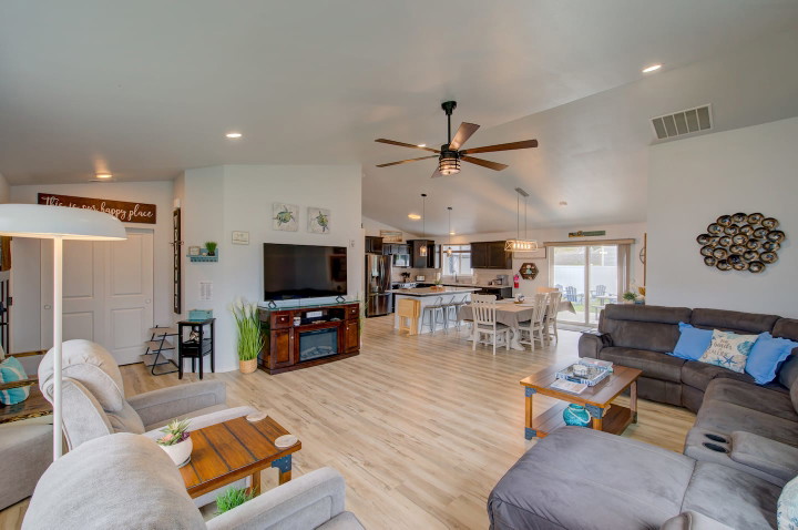 Coastal Vibes-hot Tub + Game Room | Walk To Beach - Long Beach, WA