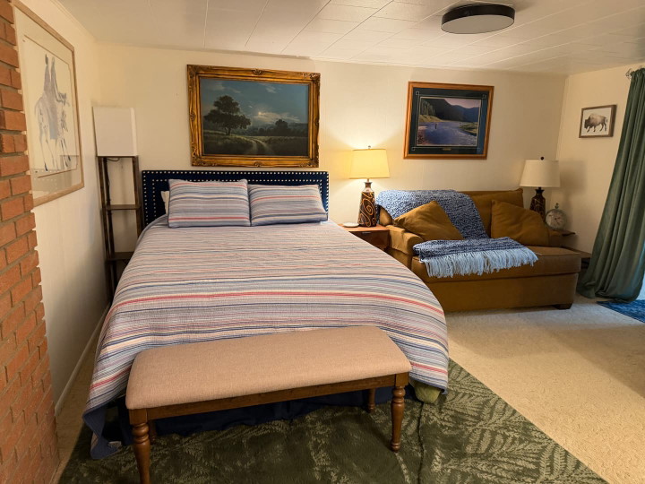 Cozy Private Apt. 2 Gig Fiber Wifi, Central Casper - Casper, WY
