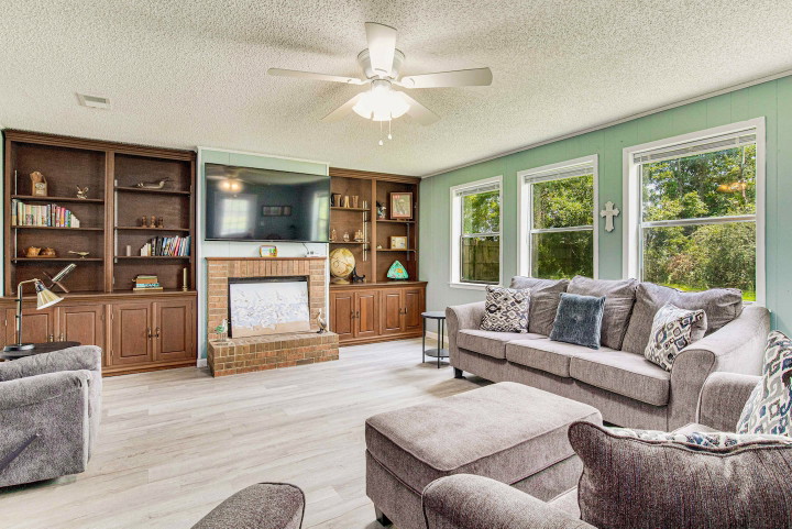House Close To Shopping- 30min Drive To Beach - Pensacola, FL