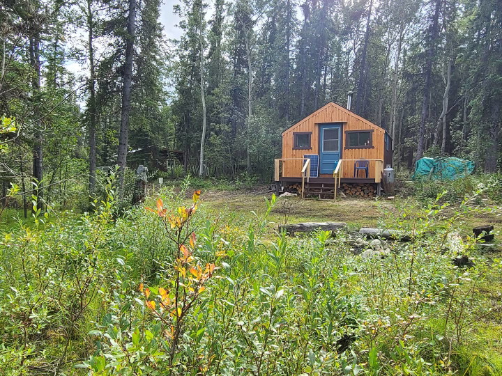 Annie Lake Cabin, Lakefront, Mountain Views - Yukon