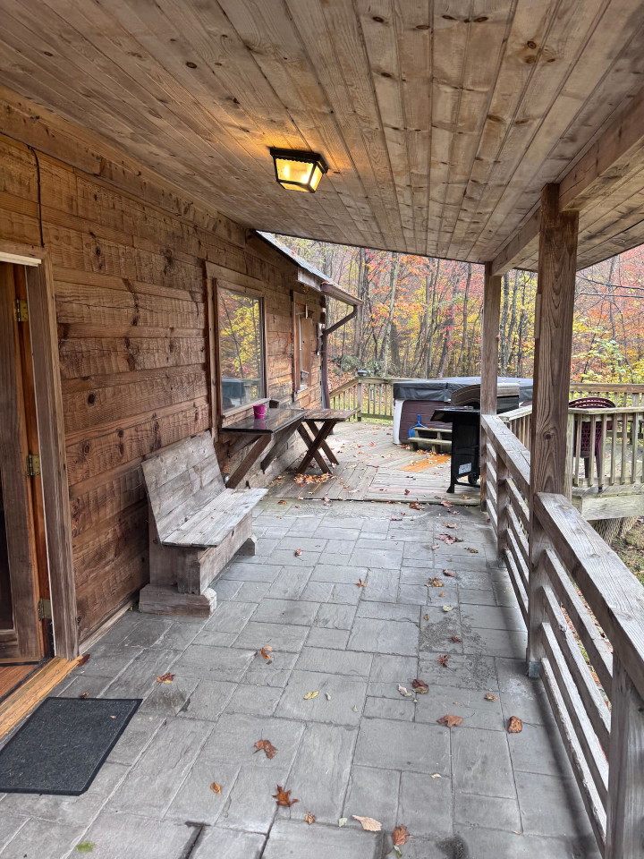 Secluded Log Cabin, Fireplace, Wi-fi, Hot Tub On Deck!! Secluded On 6 Acres - Stanley, VA