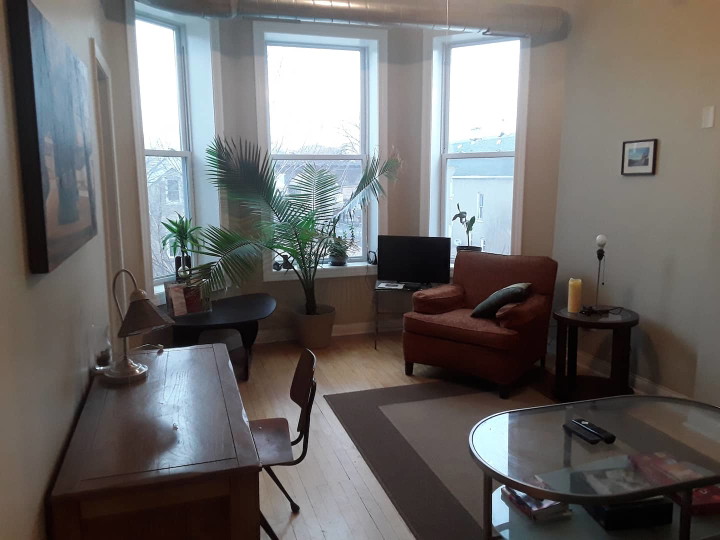 Sunny 2 Bedroom Apt, Easy Access To Marathon - Chicago, IL