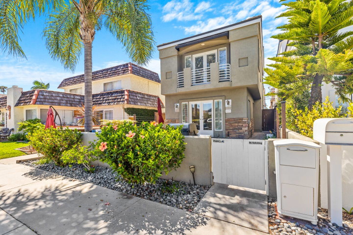 Gorgeous Beach Home Ideal For Family Vacationers - Huntington Beach, CA