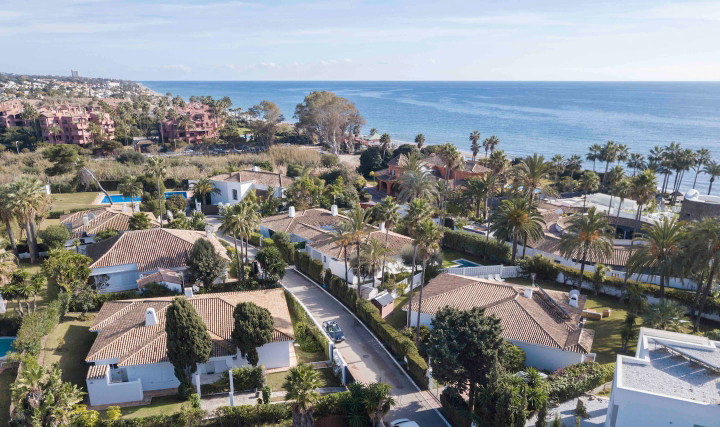 Luxury 4 Bed Villa In Los Monteros Beach Complex - Marbella