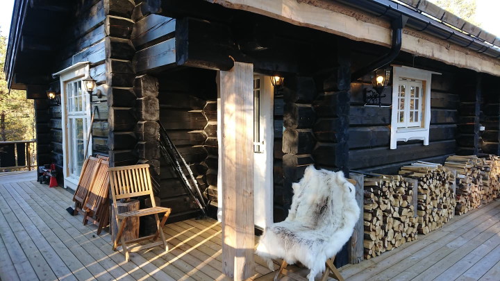 Log Cabin At The Top Of Lakselva - Inari