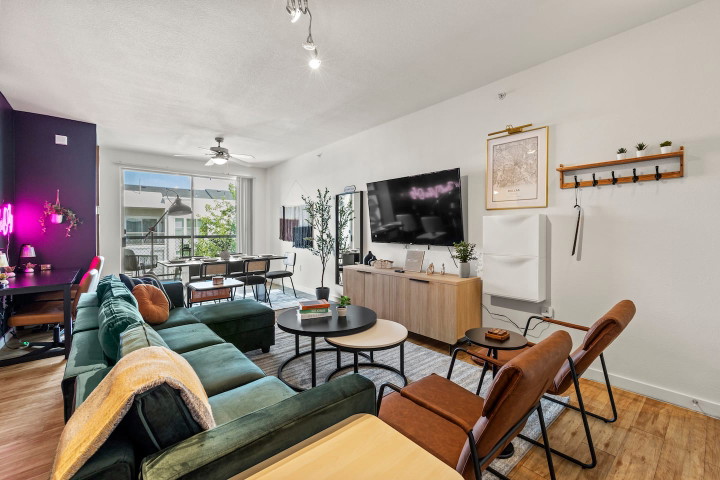 2br Modern Stay Walk To Aa Center Free Parking! - Dallas, TX